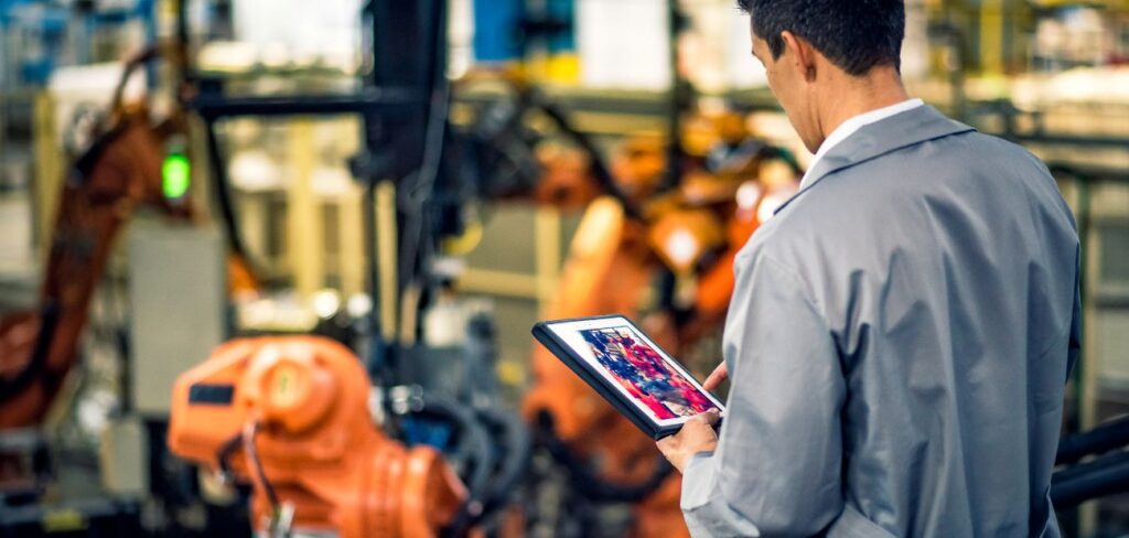 ¿Qué es el proceso de producción y qué etapas lo conforman? | Marketeros LATAM