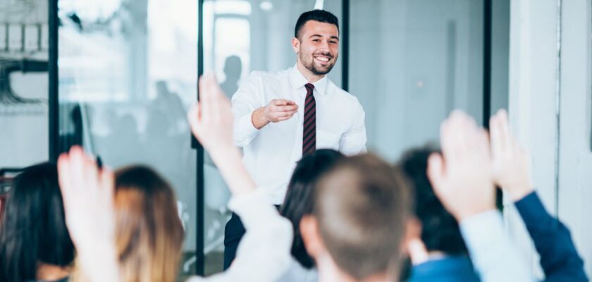 ¿Qué es un plan de capacitación y cómo influye en el éxito de la empresa? | Marketeros LATAM